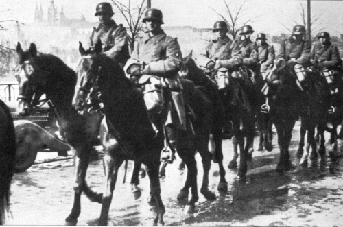 Toy soldiers and real battles: Wehrmacht Cavalry in World War II