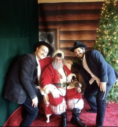 DUS IZ NIES !! Rare View...: Santa Claus With Tefilin