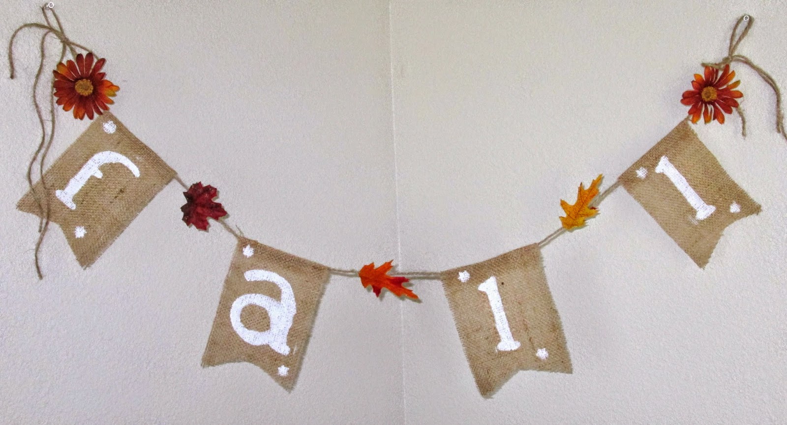 Scrapbooks, Crafts, and Cards, Oh My!: Quick and Easy "Fall" Banner!!
