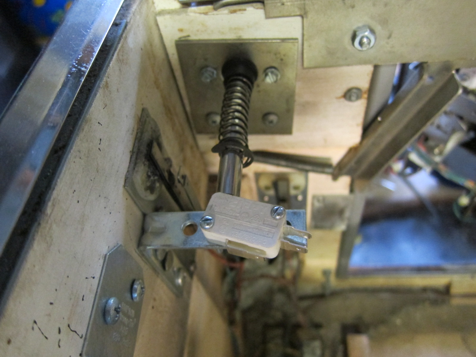 ArturosArcadeLab: Plunger unit rebuild on Stern Rawhide Virtual Pinball