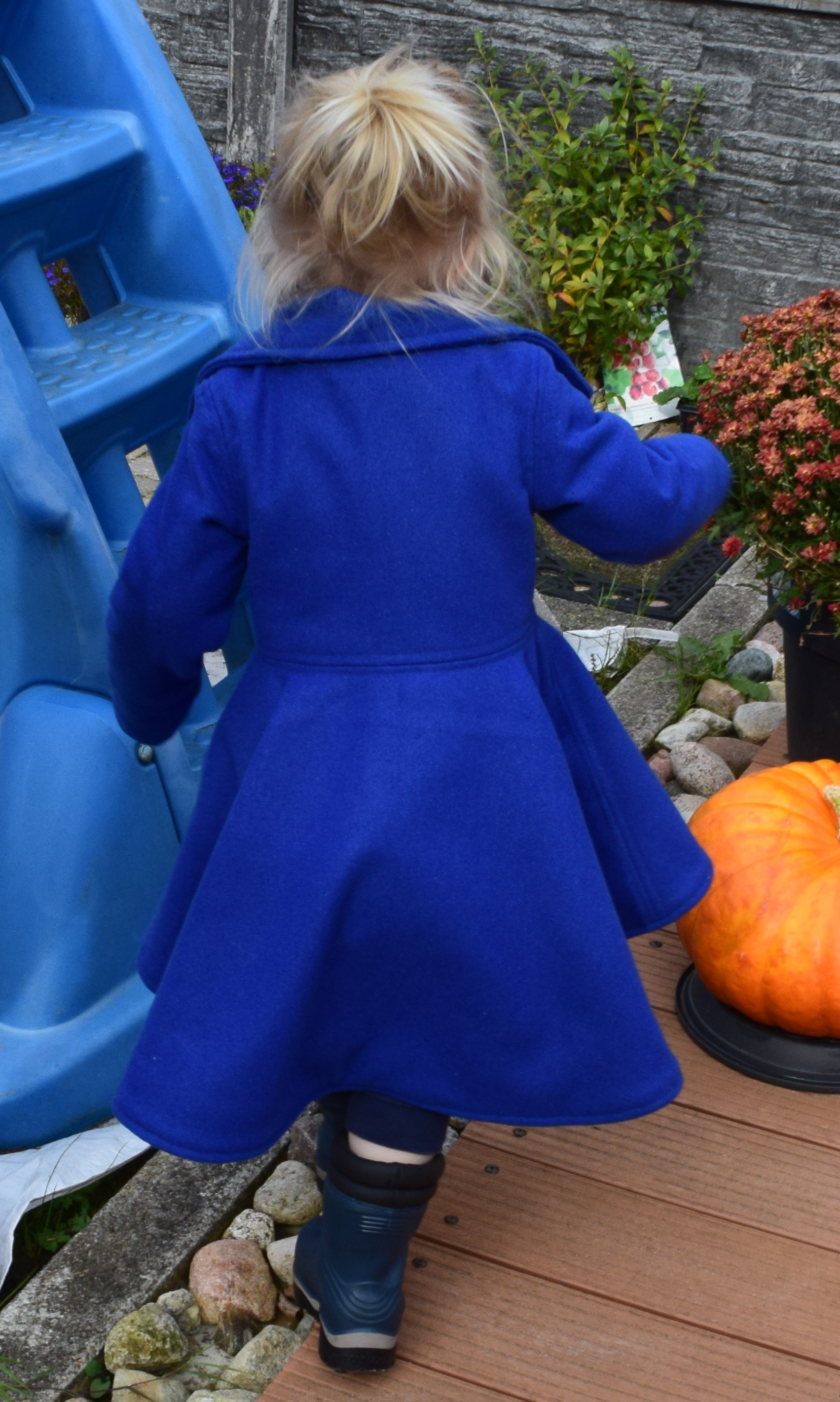 Pattern review: Violet Field Threads; valentina coat.