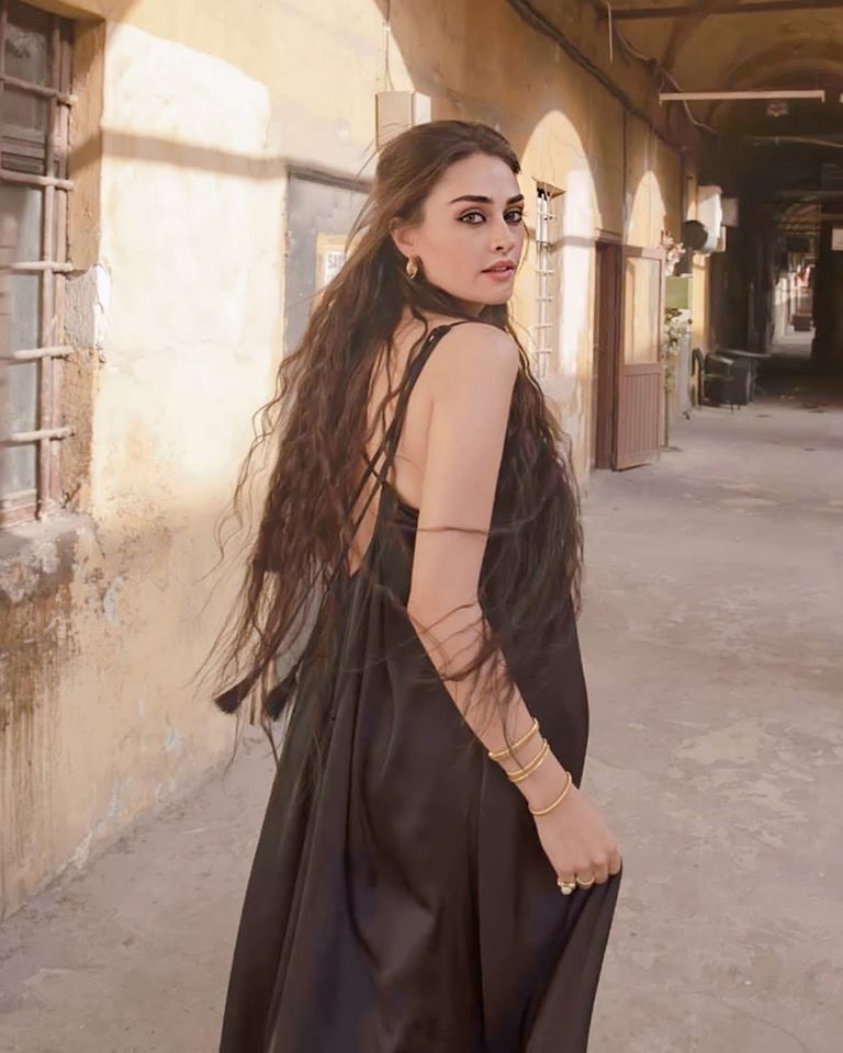 Esra Bilgic aka Halima Sultan’s Cover Shoot for Hello Pakistan Magazine ...