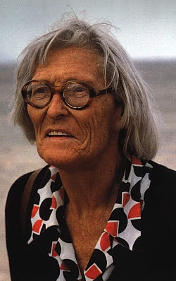 Monografias Escolares: MARÍA REICHE