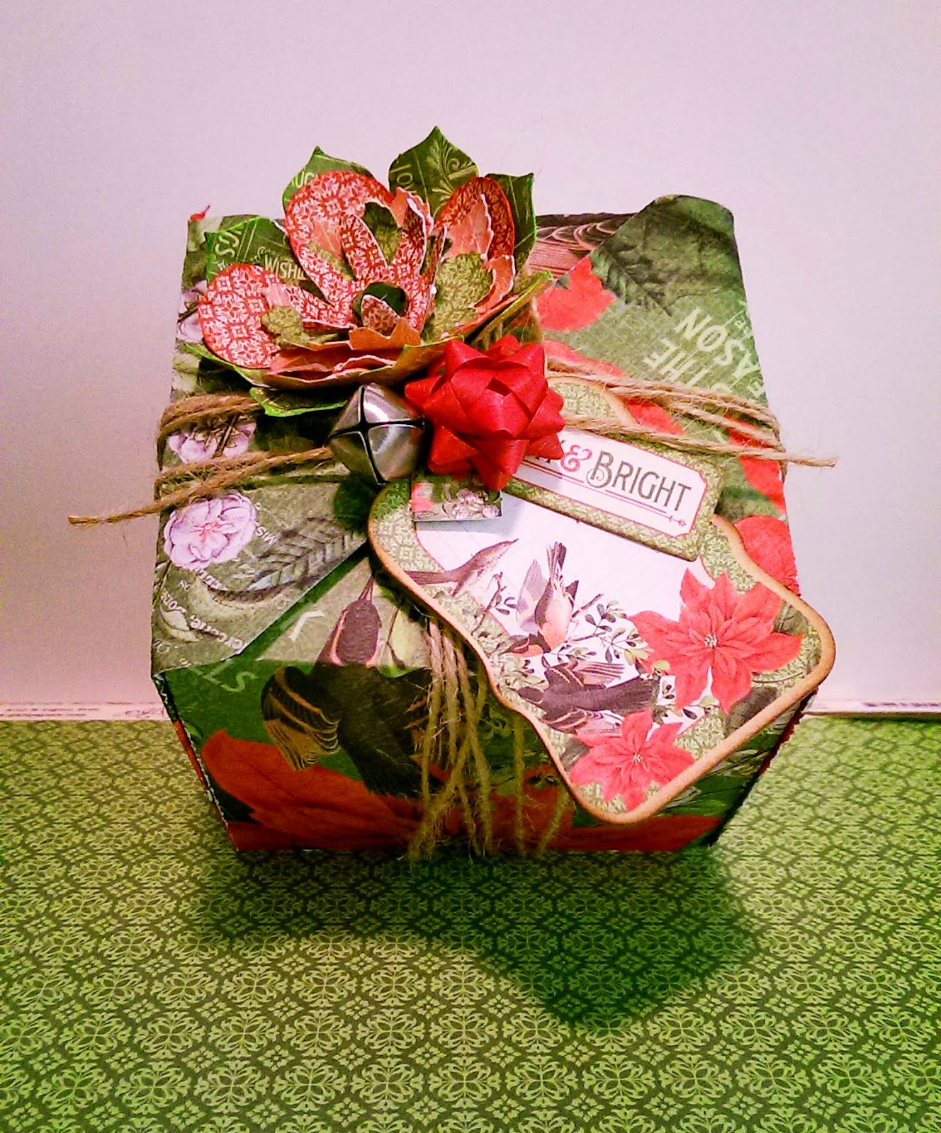 FotoBella: Happy Holiday Gift Box Tutorial