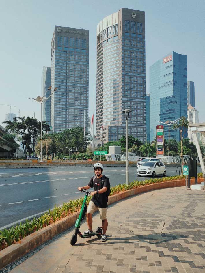 Serunya Naik Skuter Listrik Grab Wheels Dari Benhil ke Menteng ...