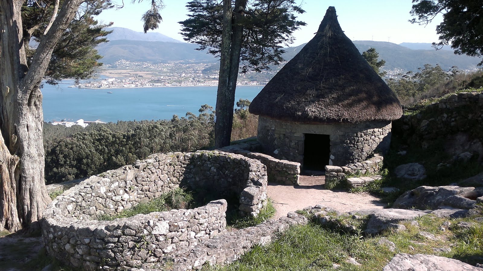 Descubriendo Galicia: En dirección al Castro de Santa Tegra