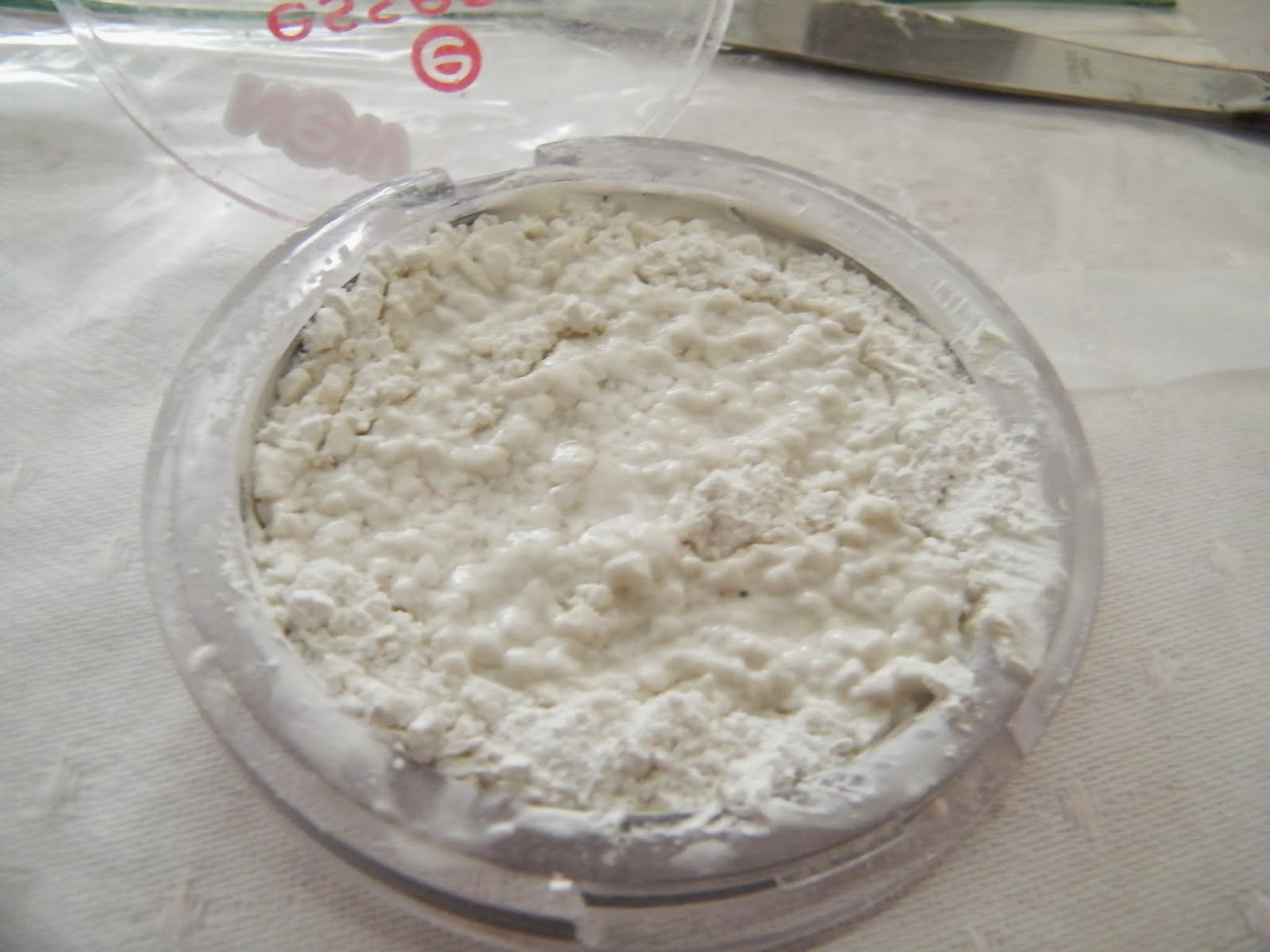 noxyism: How to Repair Cracked Powder Makeup