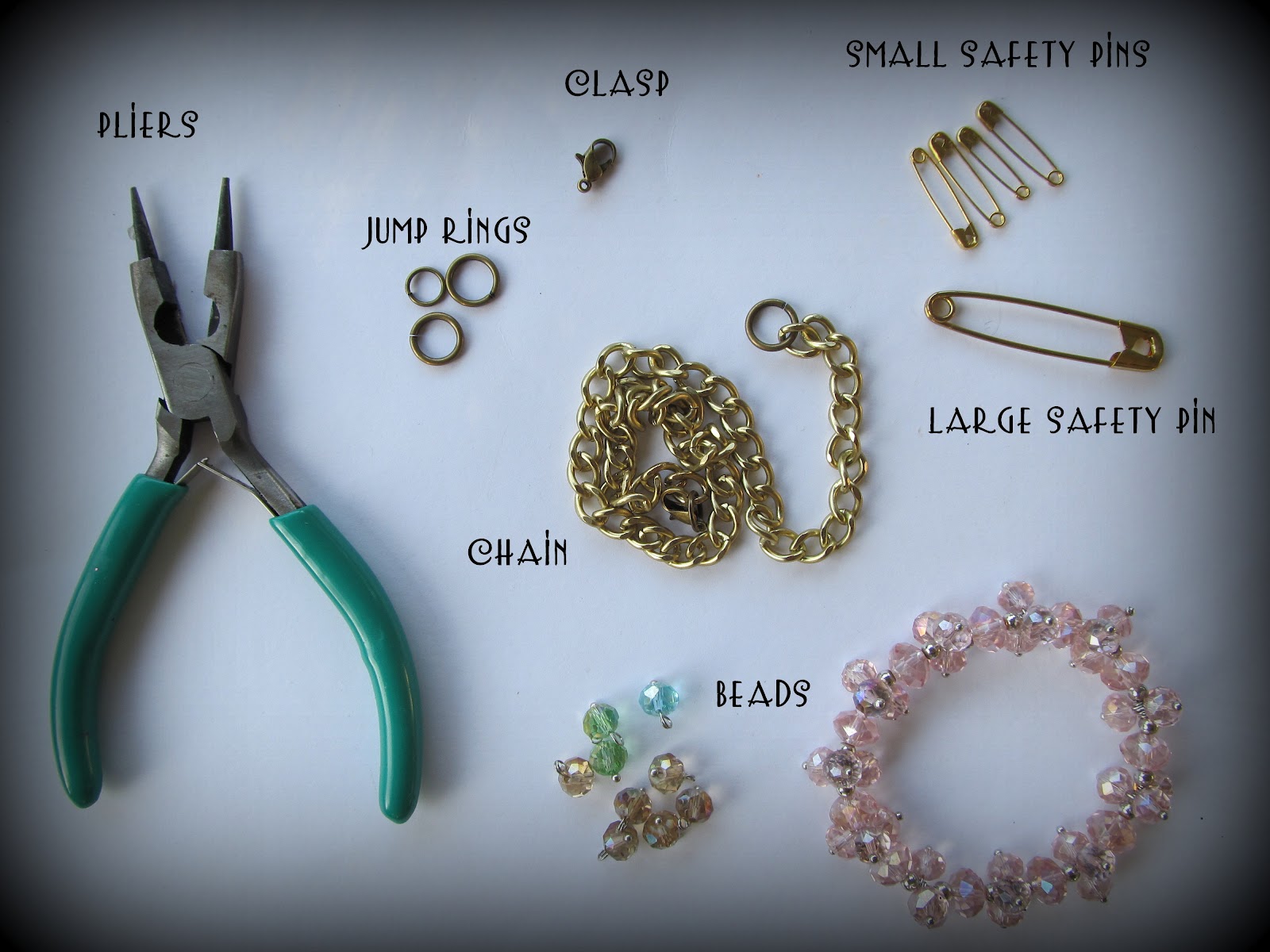 WobiSobi: Safety Pin Necklace, DIY