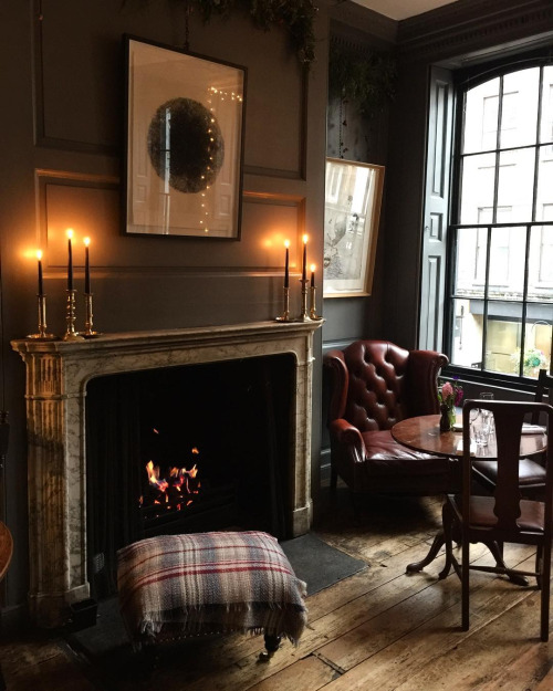 Content in a Cottage: Cozy Antique Room