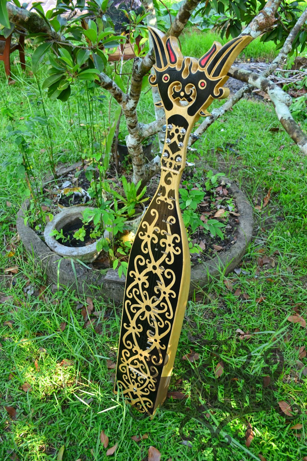 Borneo Native Musical Instrument: Sape' 6