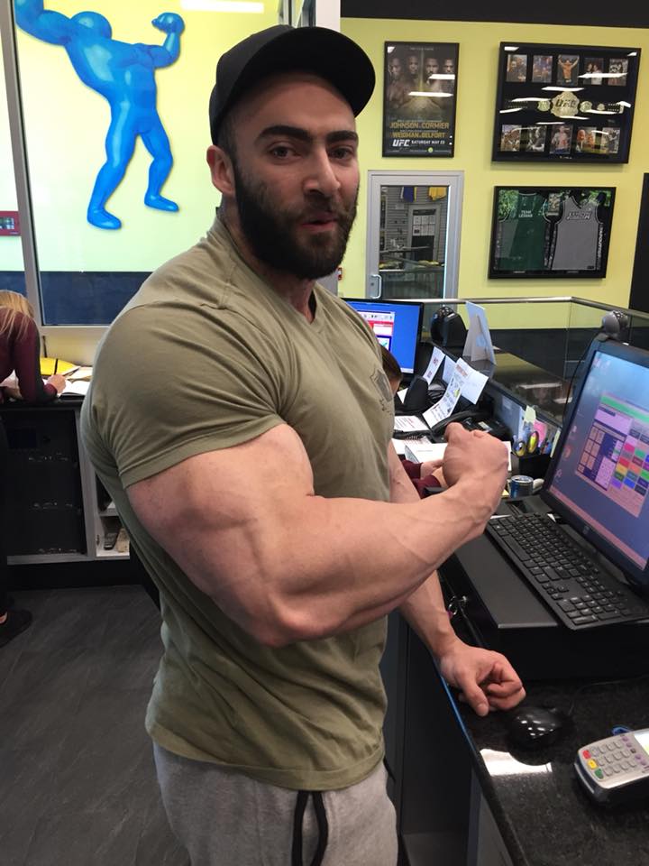 Muscle Lover: Italian muscle monster Vincenzo "Mass" Masone