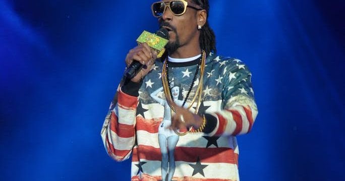 Snoop Dogg shows off his legendary Death Row and No Limit chains