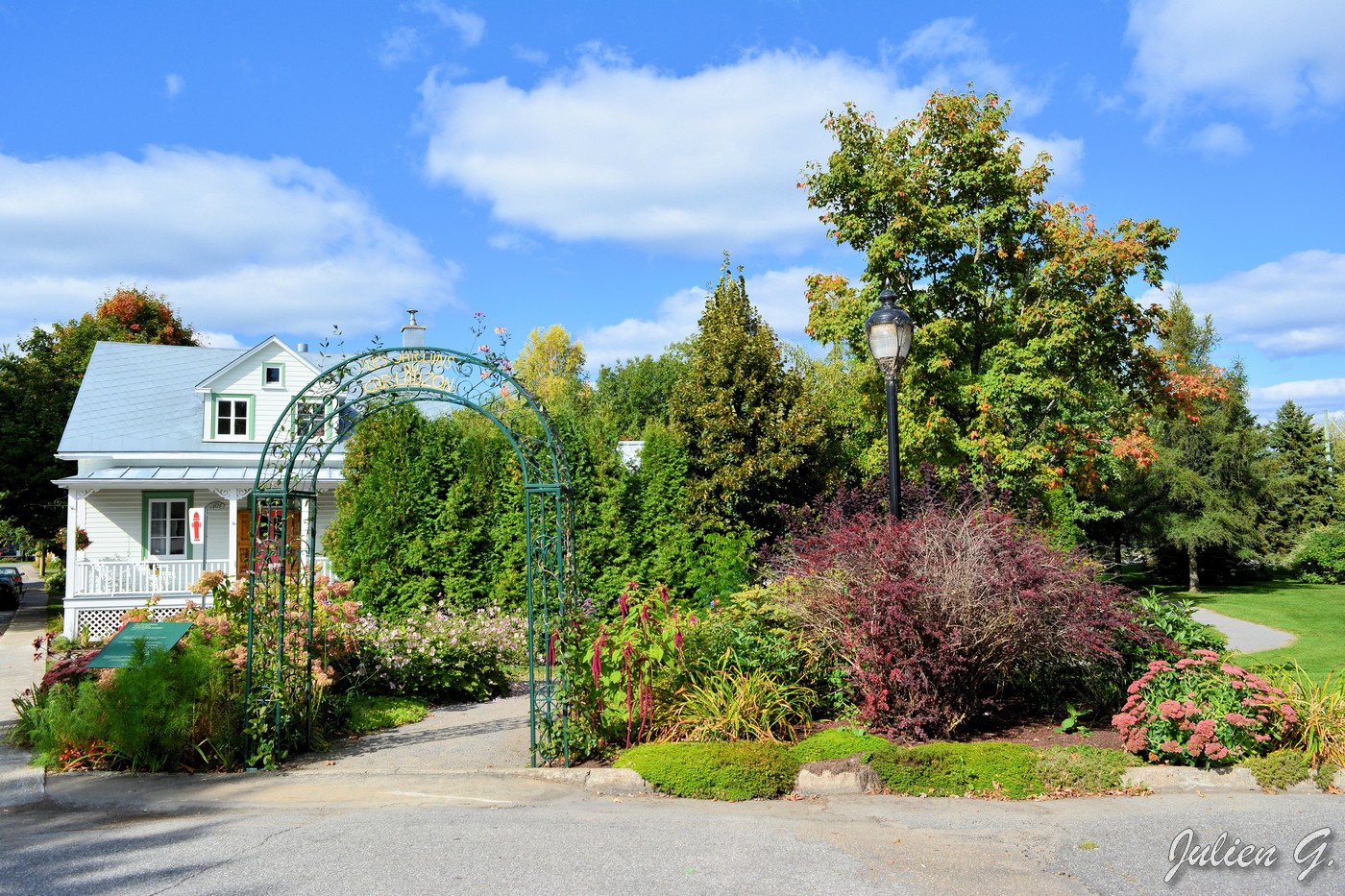 Coins du Monde: CANADA - Québec - Le village de Deschambault