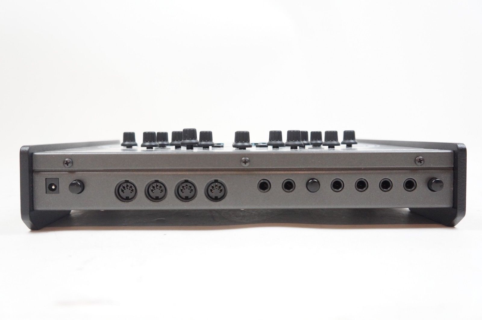 MATRIXSYNTH: Future Retro Revolution R2 TB-303 Modeled Analog ...