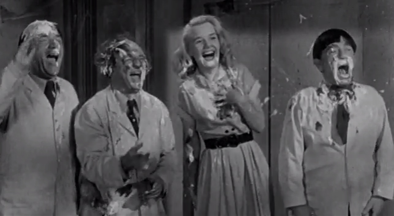 The Bloody Pit of Horror: Spooks! (1953)