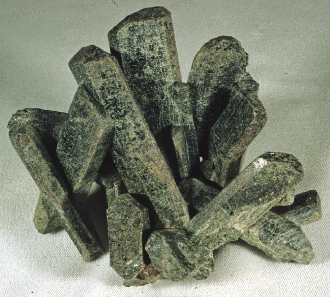 AUGITE - Silicati - Blog di mineralsauvage