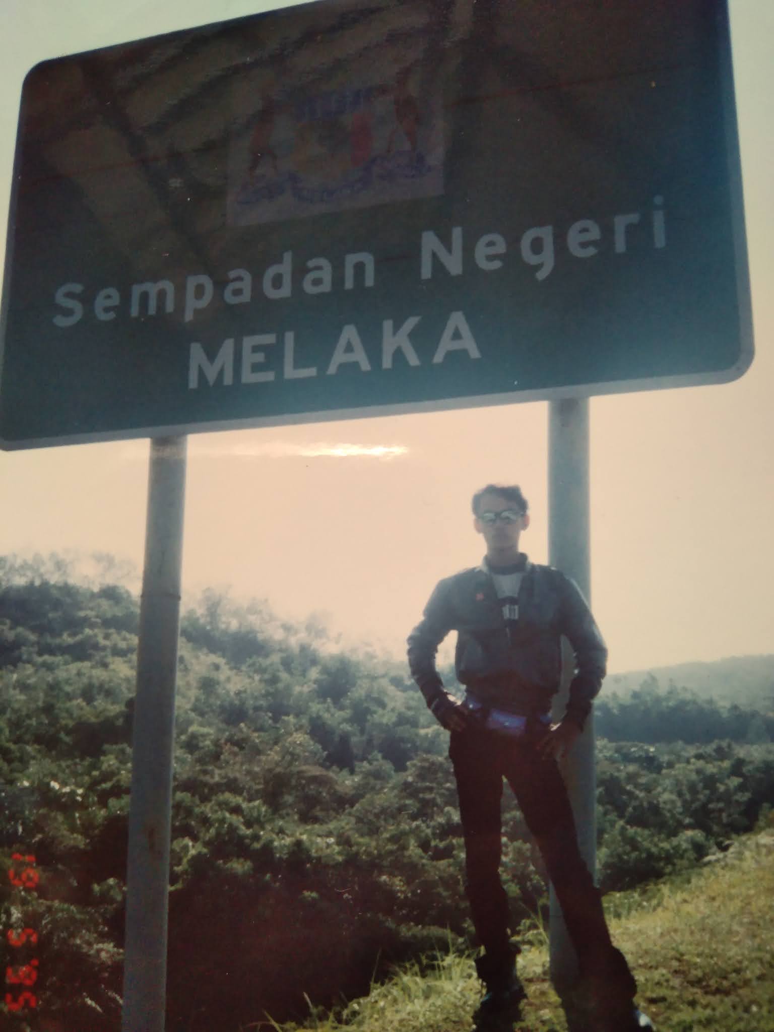 PeNGeMbaRa Di bUmi GeRSaNg: kiSAH sERam pAPan tANda sEmPaDAn nEGeRi