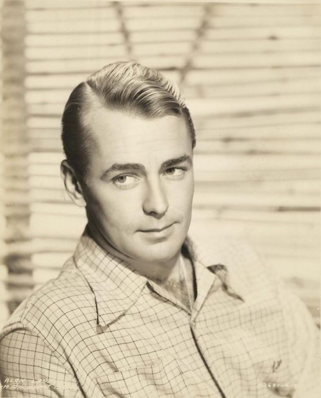 35 Handsome Portrait Photos of Alan Ladd in the 1940s ~ Vintage Everyday