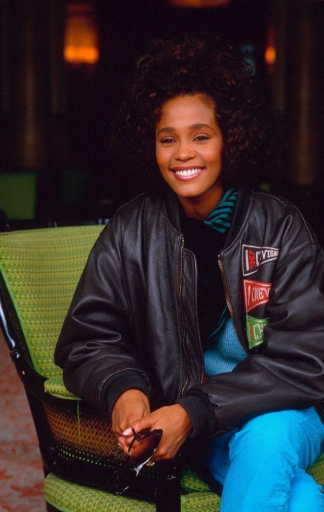 40 Rare and Stunning Photographs of a Young and Beautiful Whitney ...