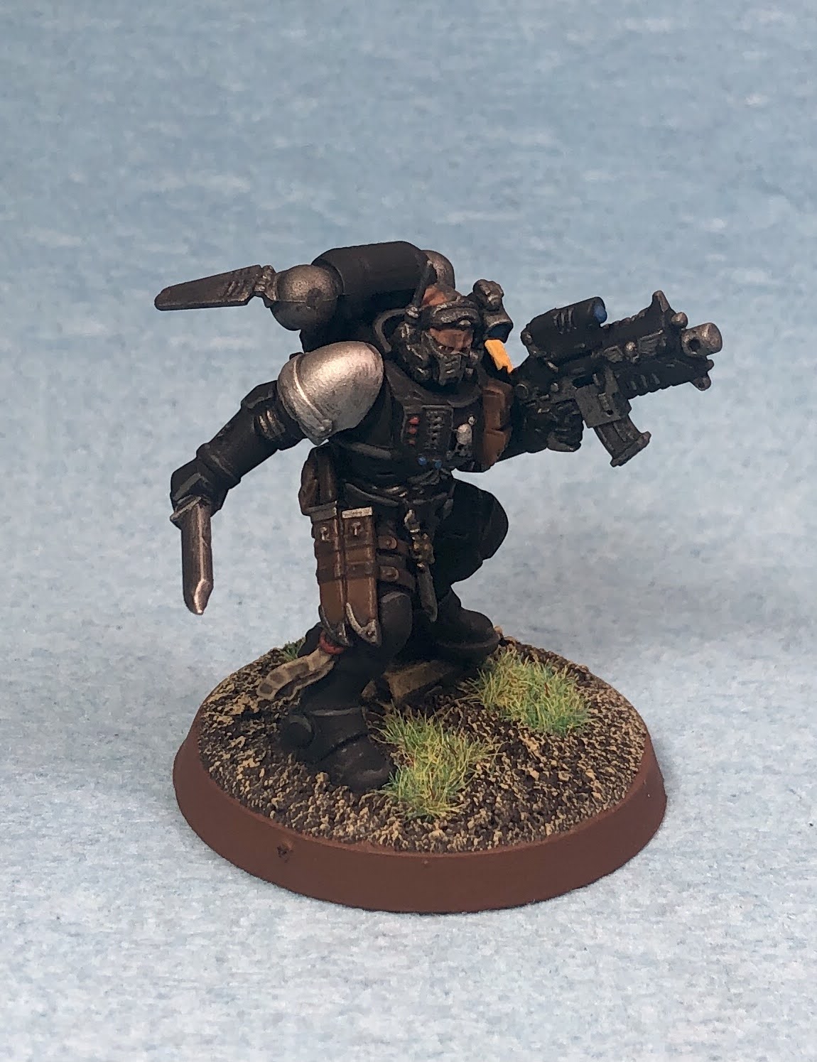 W40K: Imperial Fists 'Primaris Lieutenant in Phobos Armour' ~ The Old ...