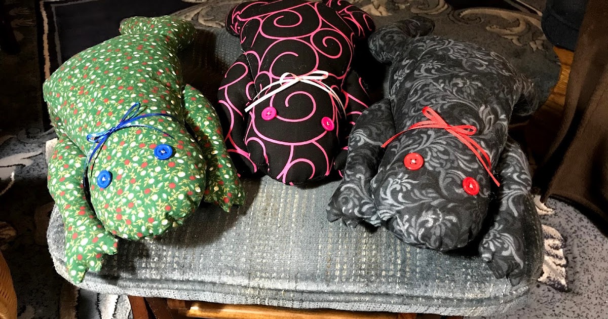 Lace-lovin' Librarian: Frogs