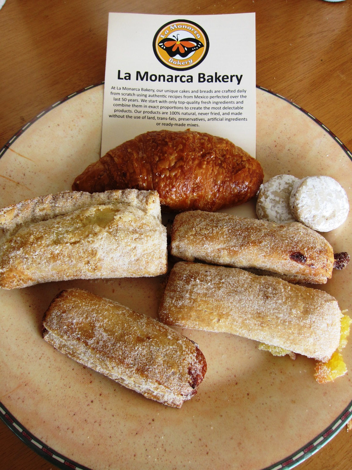 Doah's Hungry: La Monarca Bakery & Cafe