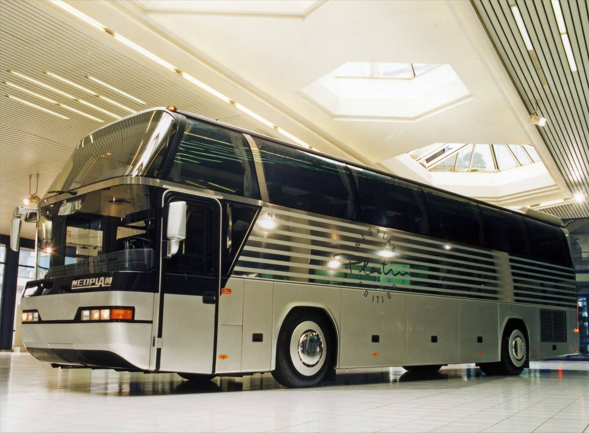 NEOPLAN y su edición especial del Cityliner al conmemorarse 50 años ...