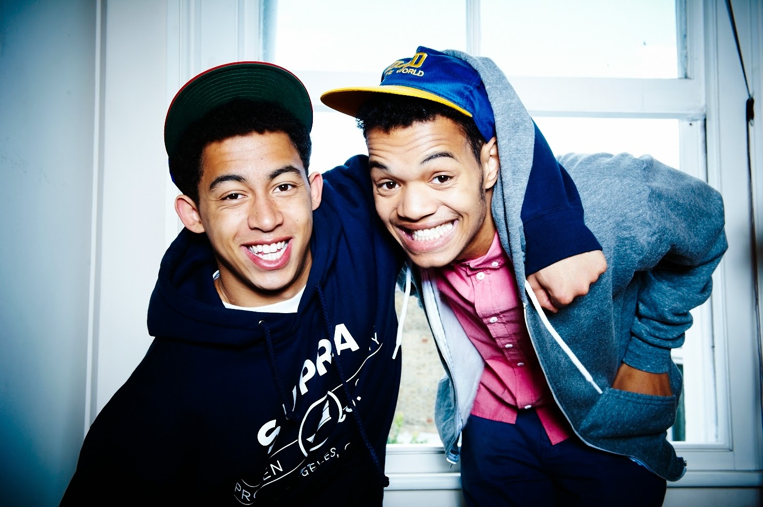 Rizzle Kicks promocionan nuevo single con un lyric vídeo | One Hit ...