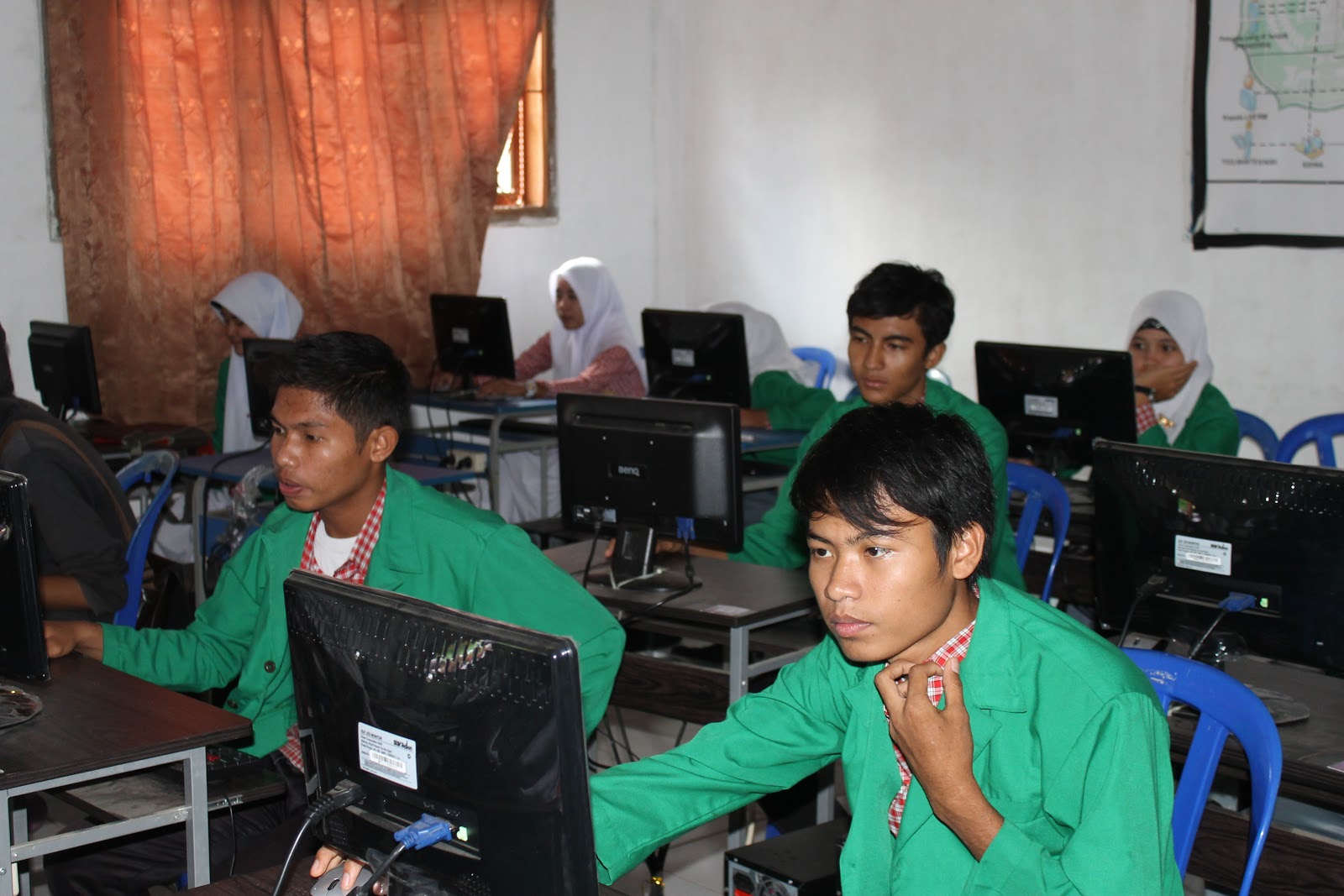 SMK AL-AMANAH: Praktikum Komputer