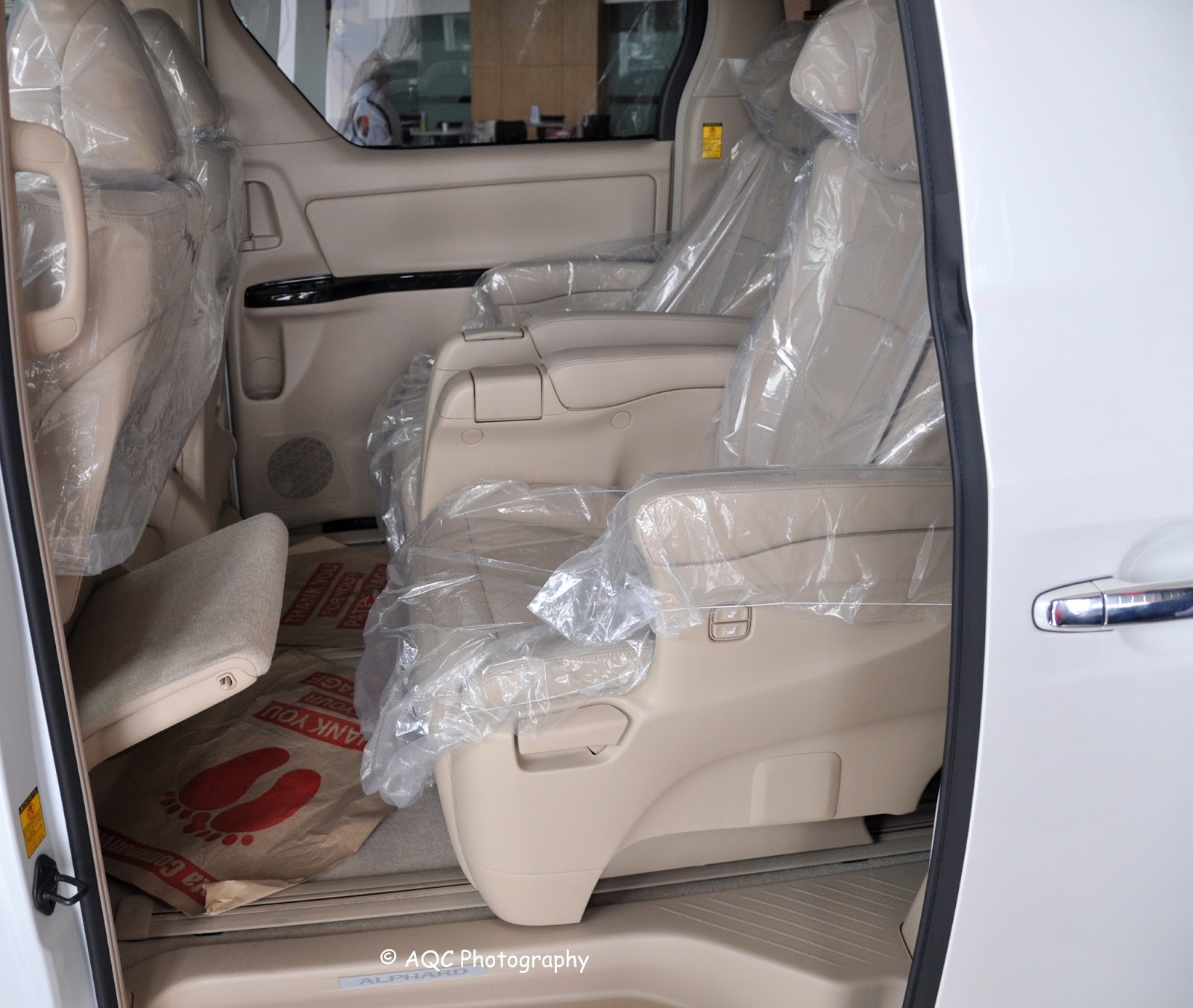 So, What's Inside a Toyota Alphard? [Photos] ~ Cheftonio's Blog