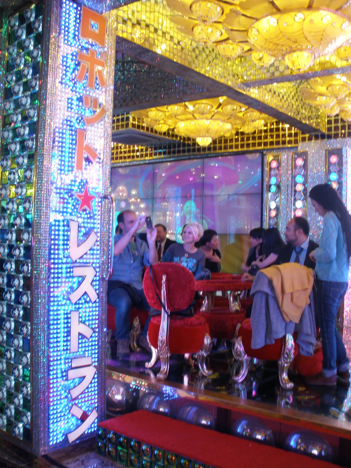 Robot Restaurant / ロボットレストラン ~ I'm Made of Sugar! - Chihiro's food blog