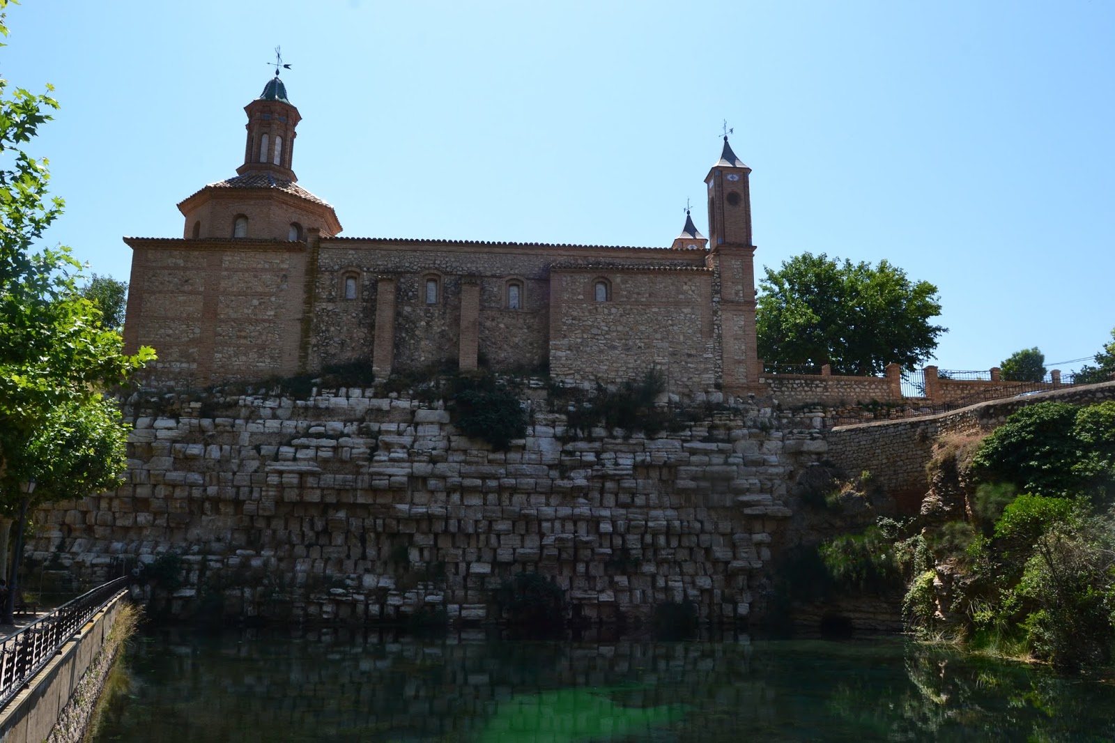 Blogssipgirl: BLOGSSIPGIRL TE INVITA A CONOCER: MUEL, UNA VILLA RODEADA ...