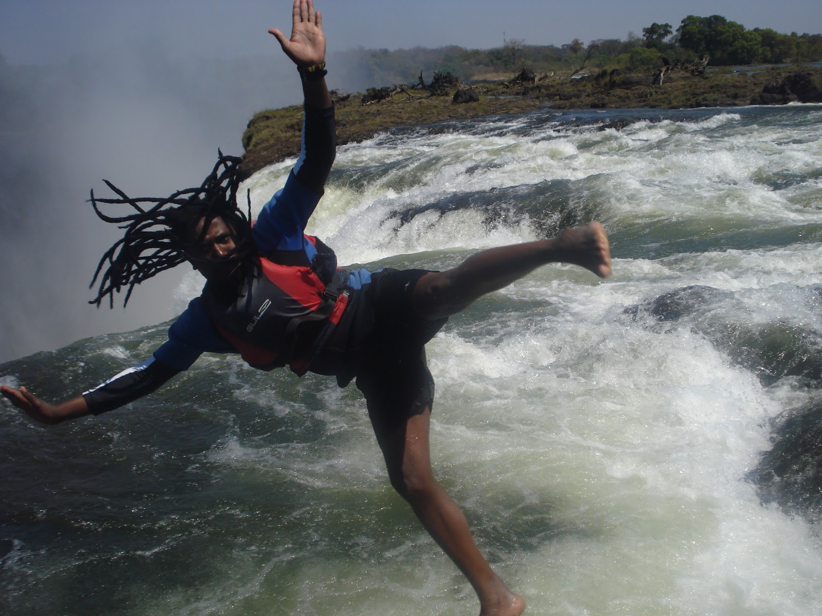 FAIZ RAHMAN :): The Devil's Pool : Kolam Semulajadi Mencabar Kematian