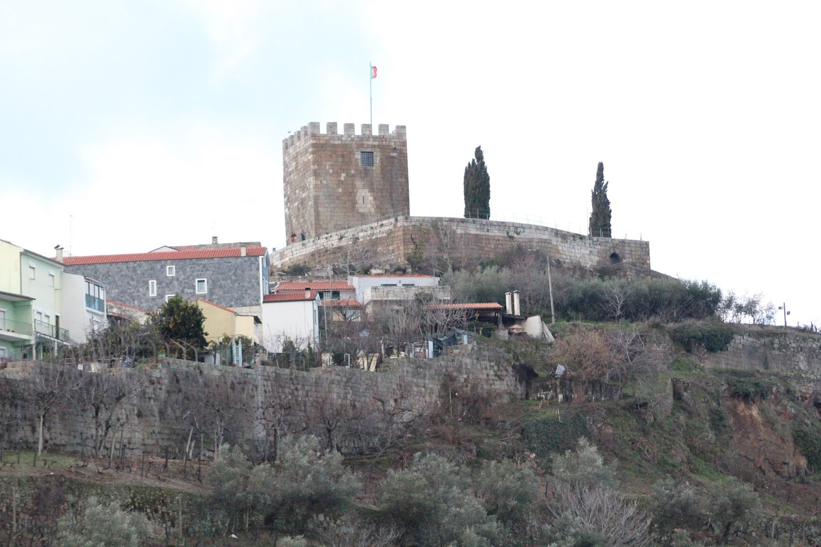 Bússola do Tempo: Castelo de Lamego e a Lenda de Ardínia e Dom Tedon