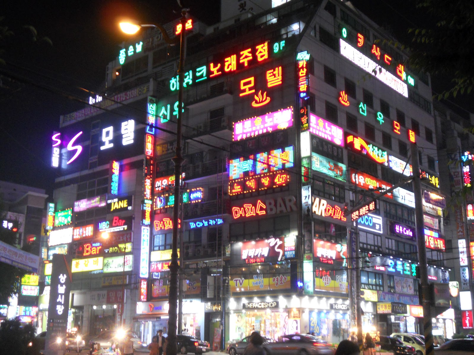 Changwon Living: FAMILIAR FACES & MORE CHANGWON BY NIGHT