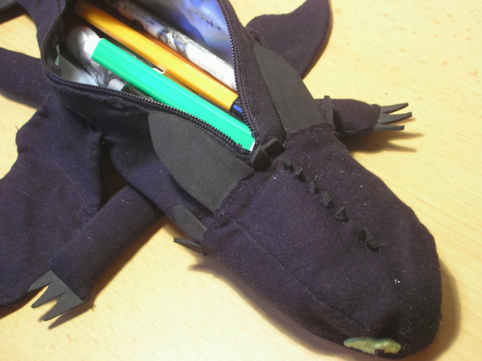 Toothless pencil case, "How to Train Your Dragon" movie - Fanciful Sewings