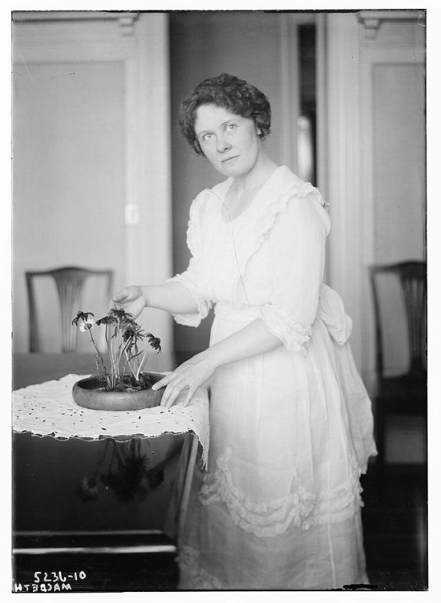 Minnesota’s Nightingale: Intimate Photos of Florence MacBeth at Home in ...