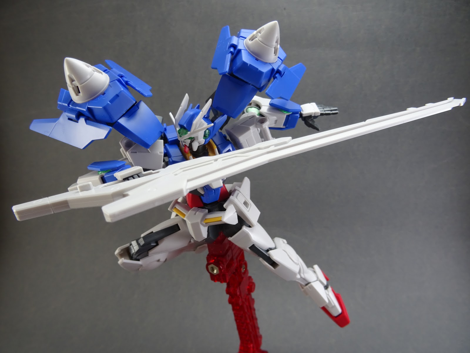 Lightning Ace's gundams: HGBD 1/144 Gundam 00 Diver with XN Raiser swords