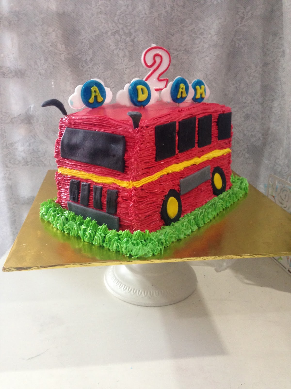 ninie cakes house: 3D Bus Birthday Cake