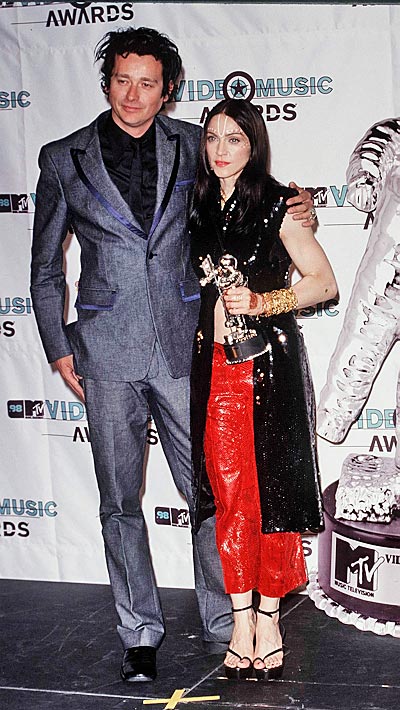IMAGEM - MADONNA: VMA 1998, prêmios e mais prêmios.