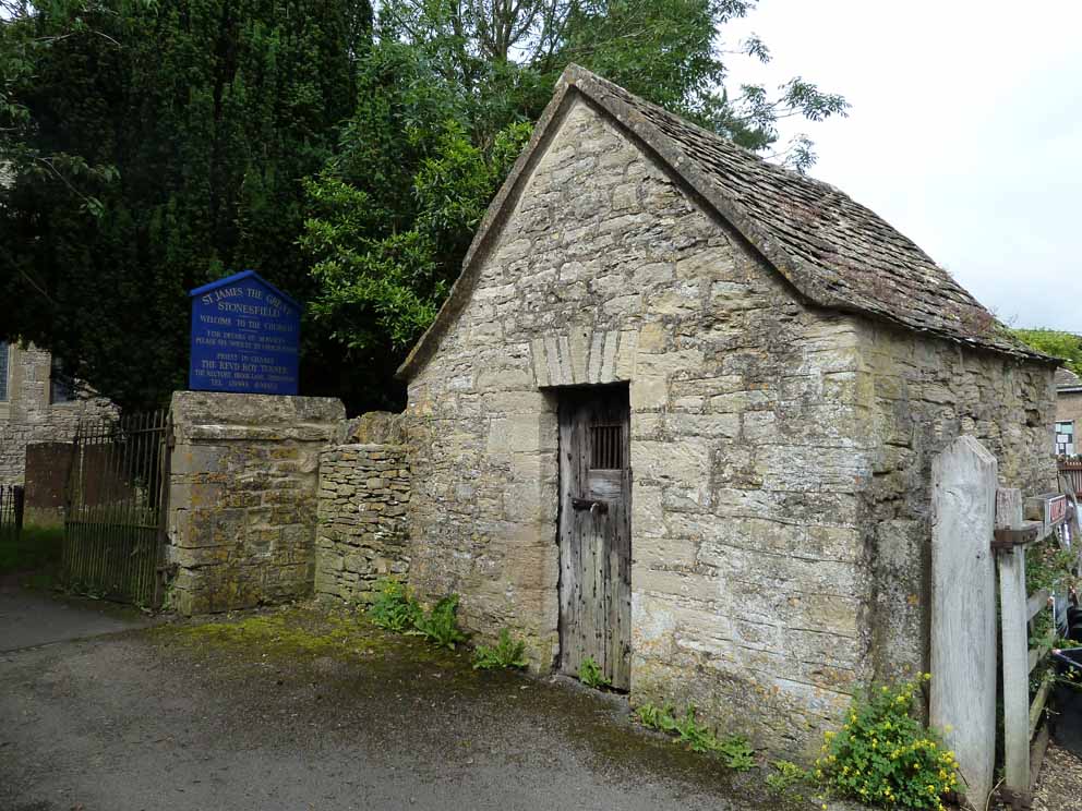 Roy's blog: OXFORDSHIRE. Lock-ups at Filkins,Stonesfield and Wheatley.