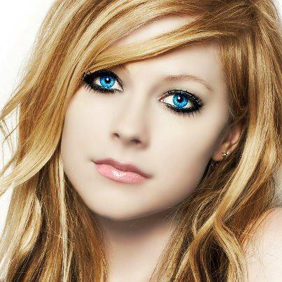 Girls Celebrities: Beautiful Blue eyes Avril lavigne