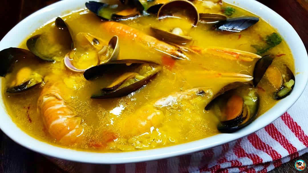 Sopa de mariscos y arroz - ¡Huele Bien!