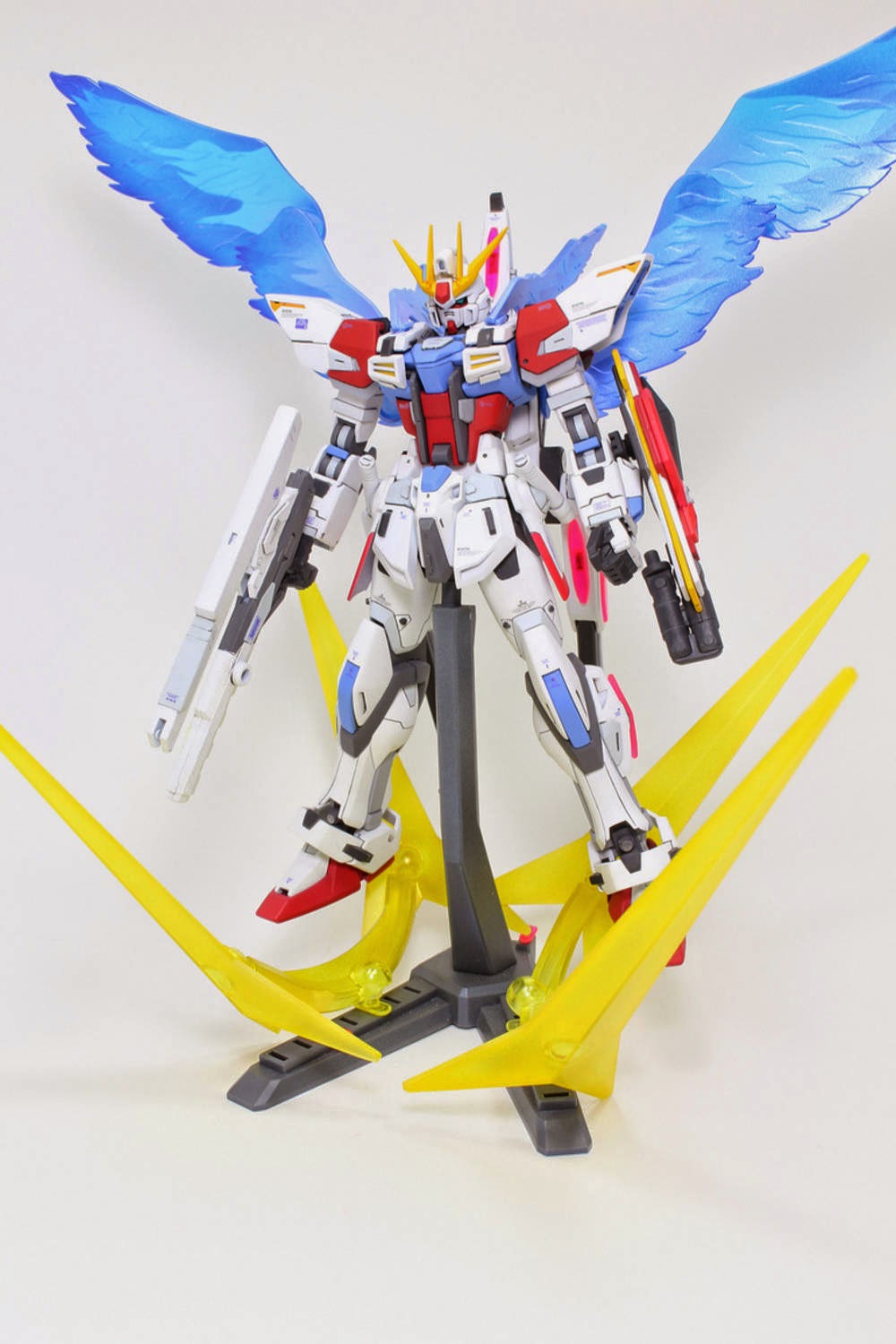 Custom Build: HGBF 1/144 Star Build Strike Gundam + Plavsky Wings