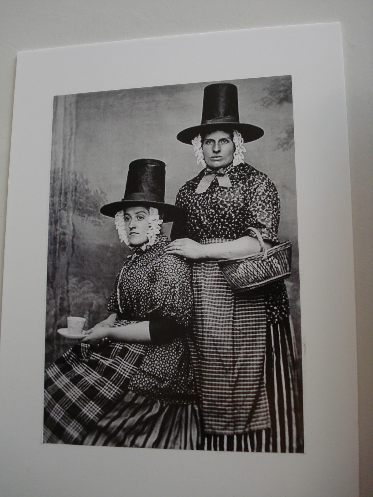 Welsh Quilts: Traditional Welsh Womens' Clothing - Quilt Museum, Lampeter