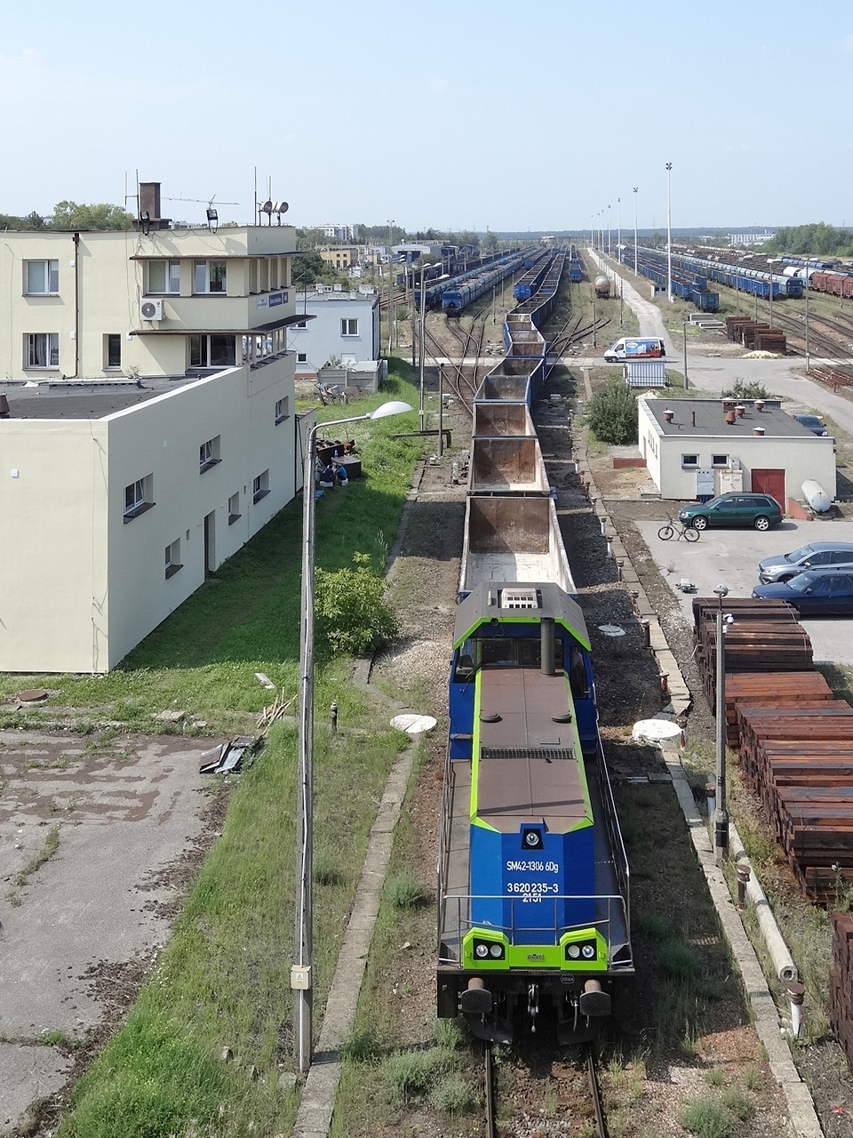 Na linii 61 i herbskiej stacji. Pracowita SM42-1306 typ 6Dg/B | Kolejowe Kielce