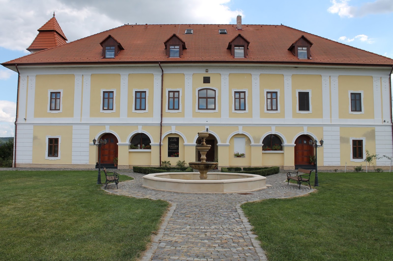 Nopţi şi zile: Castelul Haller, Ogra, Județul Mureș