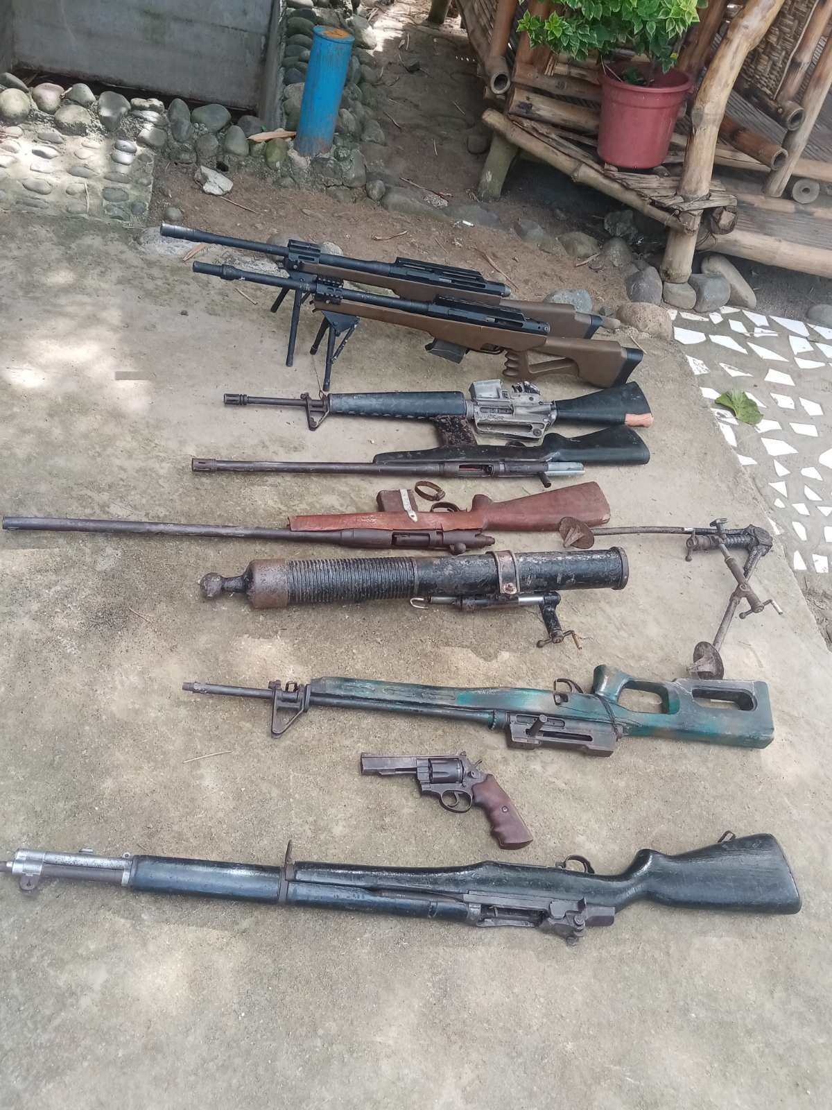 MINDANAO PAGADIAN FRONTLINE: Loose firearms handed over in WestMinCom AOR