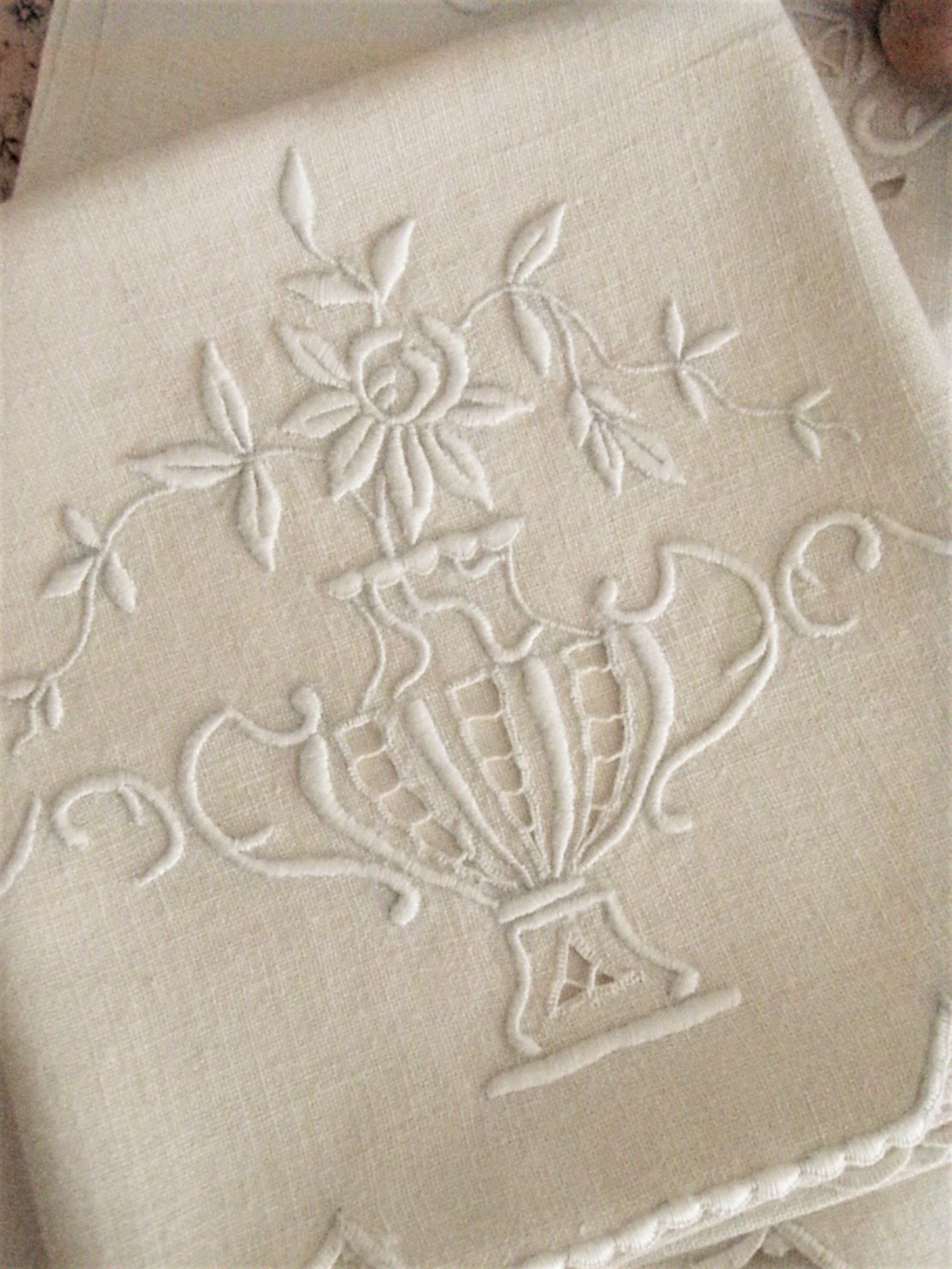 Cabin & Cottage : Making Home Cozy With Vintage Linens