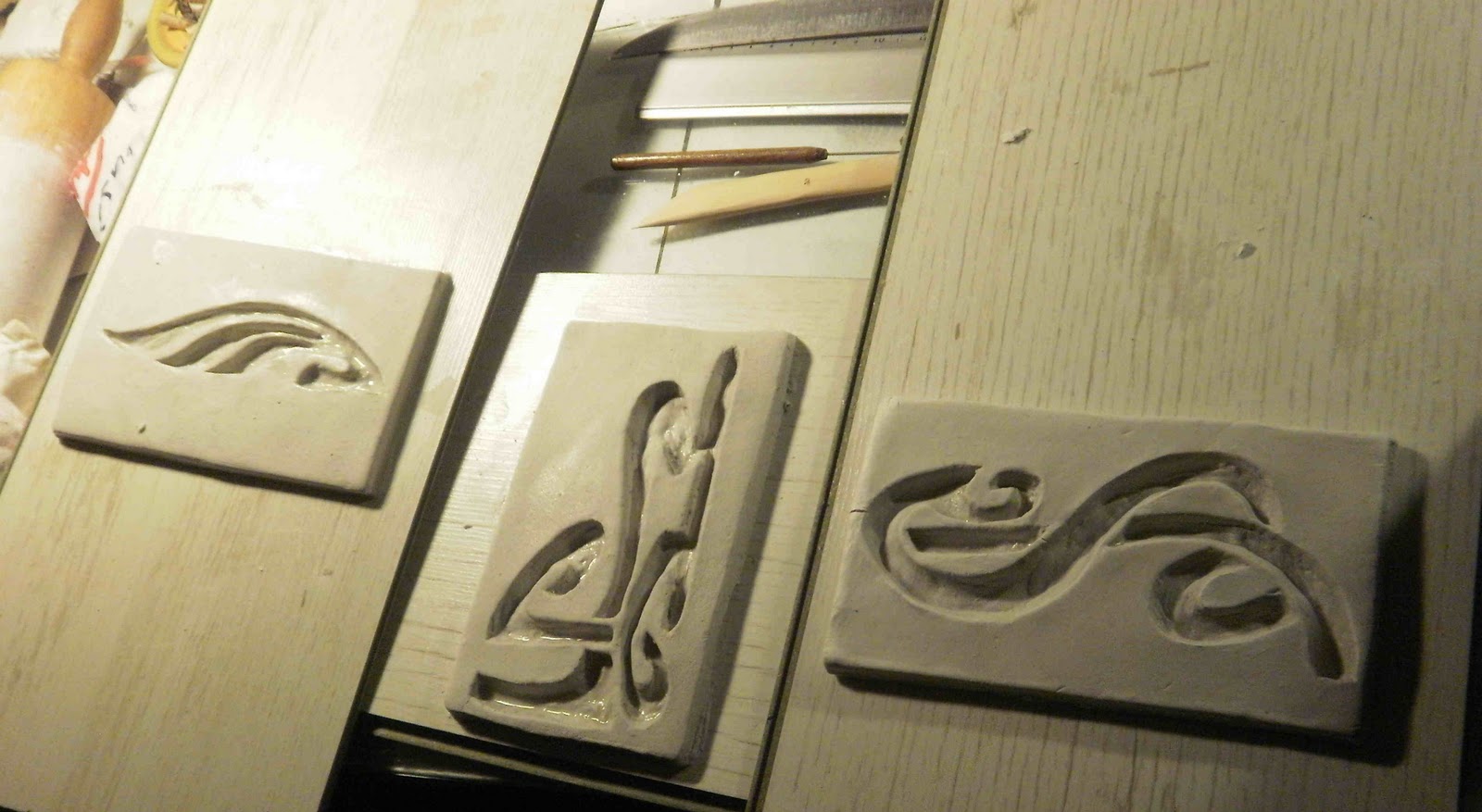 misirlou: HANDMADE CLAY TILE - τεχνικη χαρτοπετσετας - napkin technique